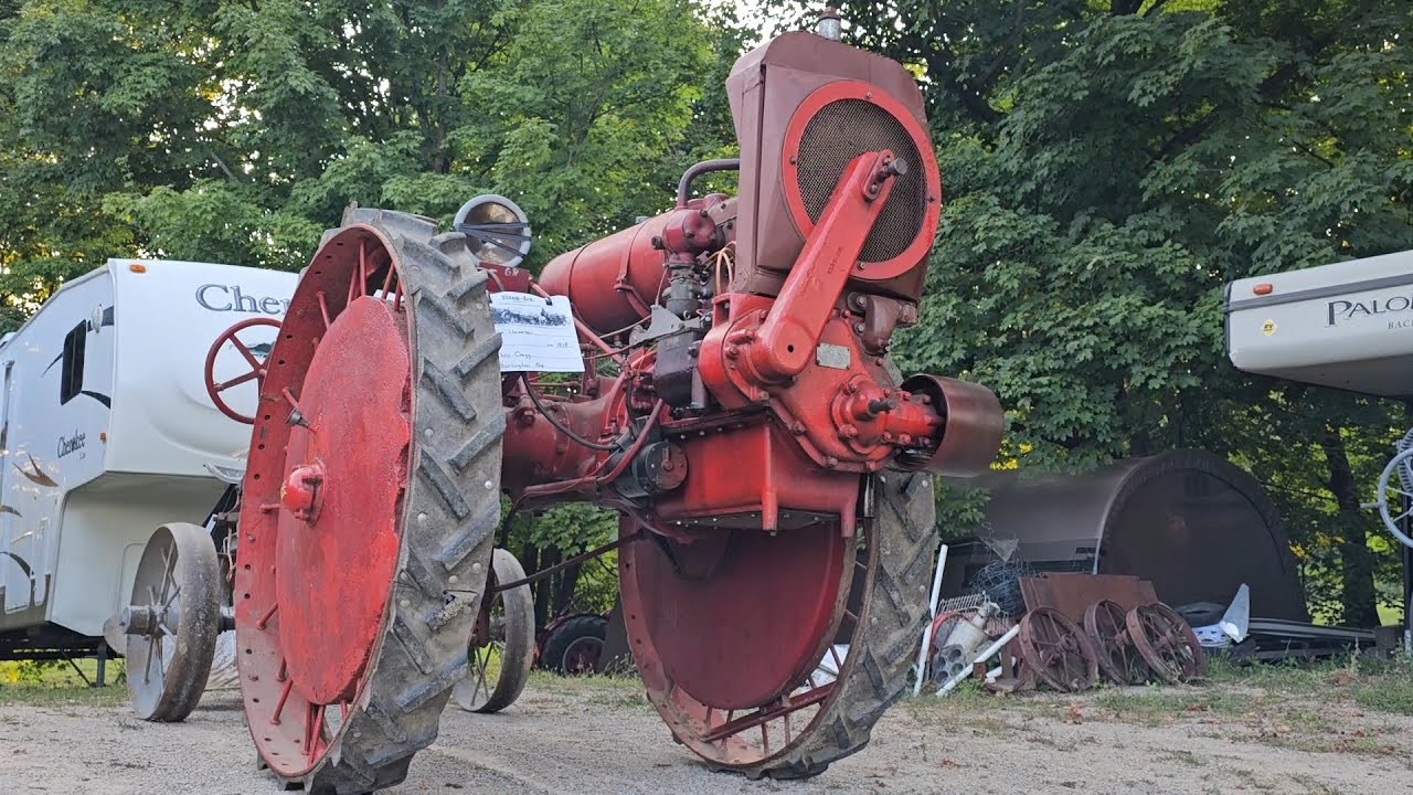 1919 Moline Universal model "D" - YouTube