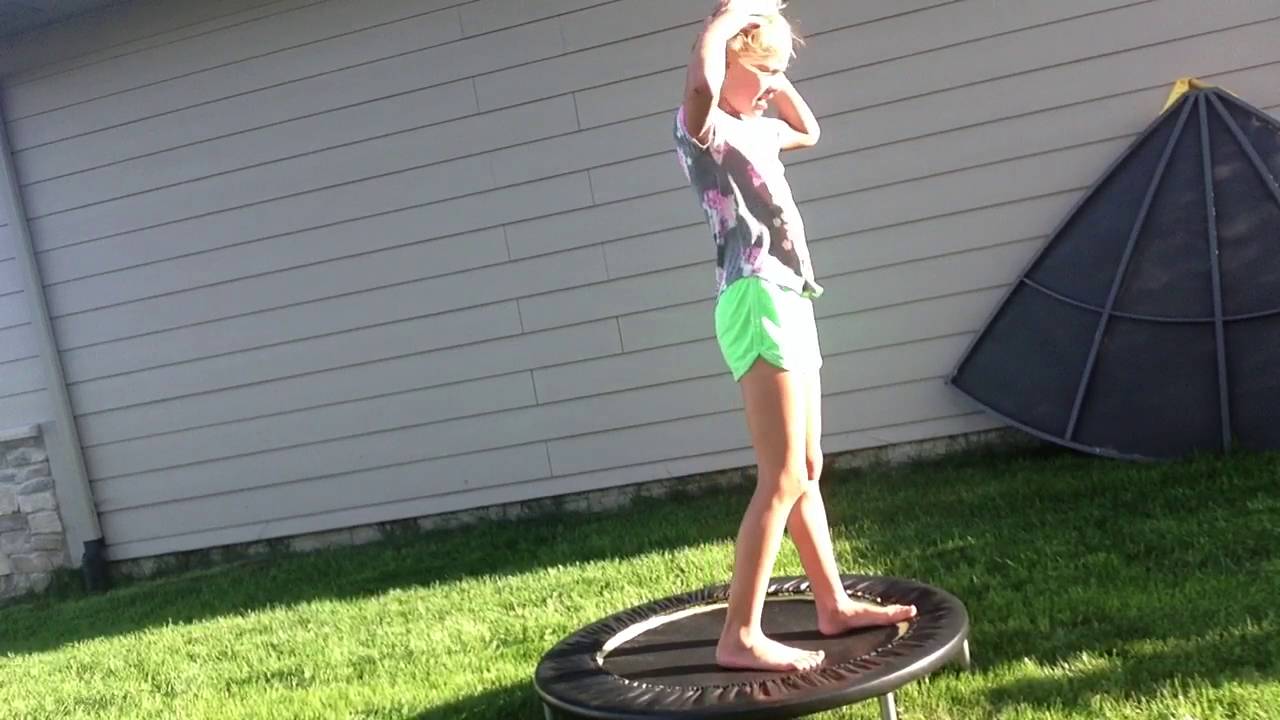 How to do a tuck on a mini tramp - YouTube