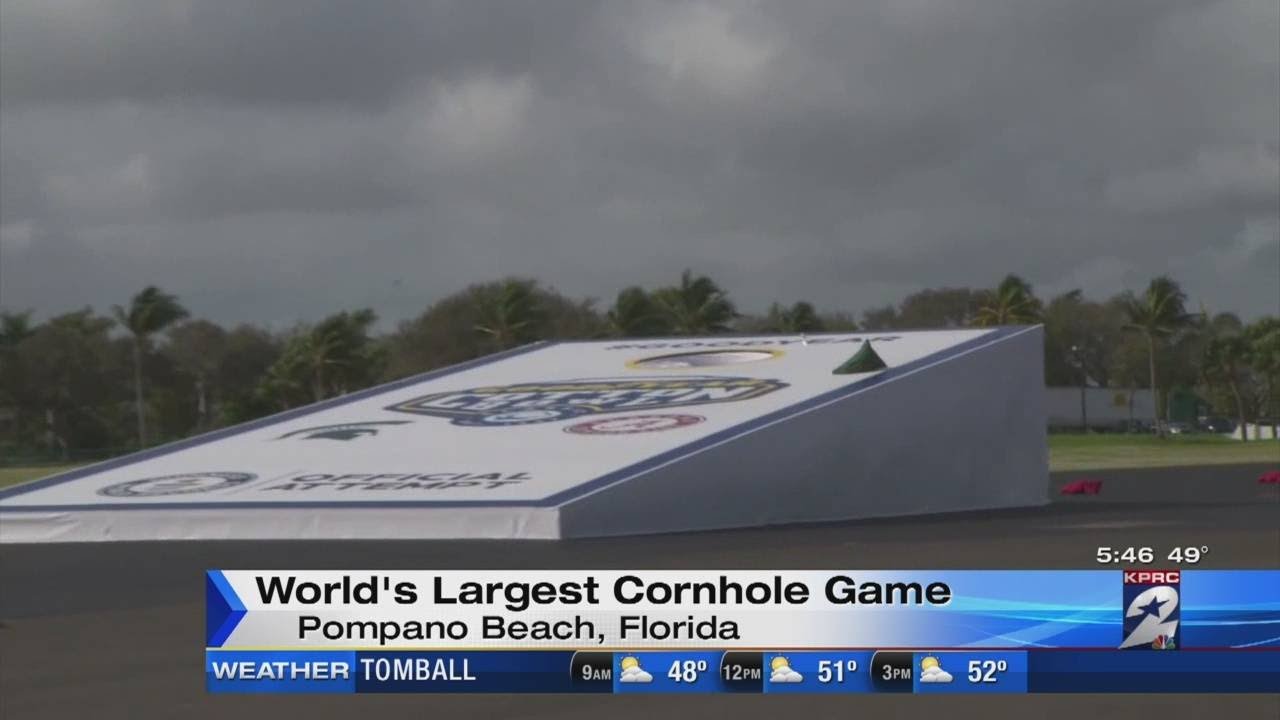 World's Largest Cornhole Game - YouTube