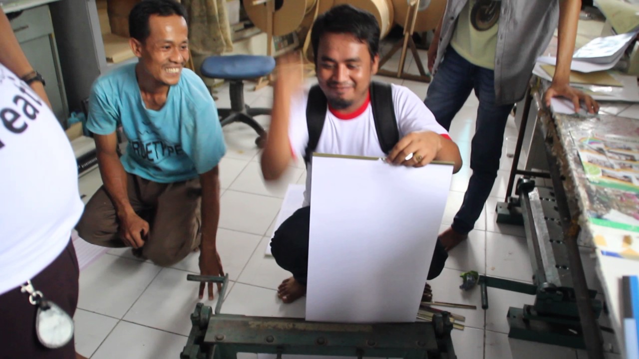 Mesin pres kaleng kalender - YouTube