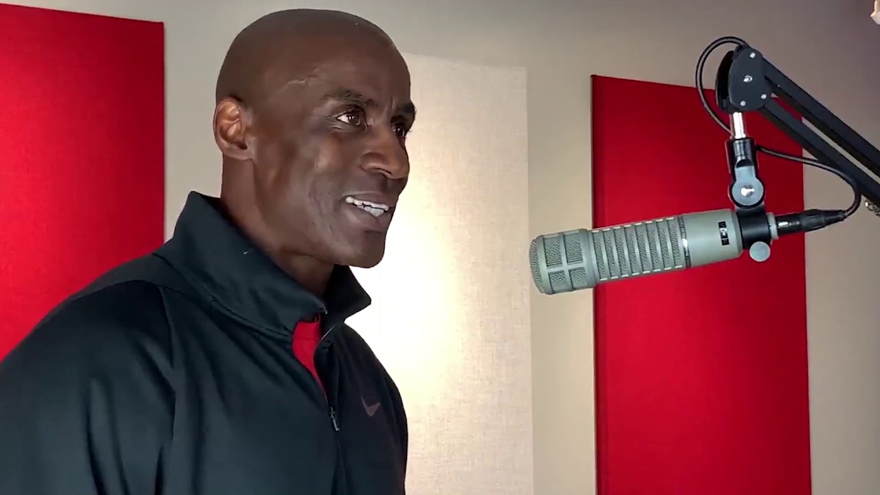 Rod Ryan interviews retired Houston Rockets player Vernon Maxwell ...