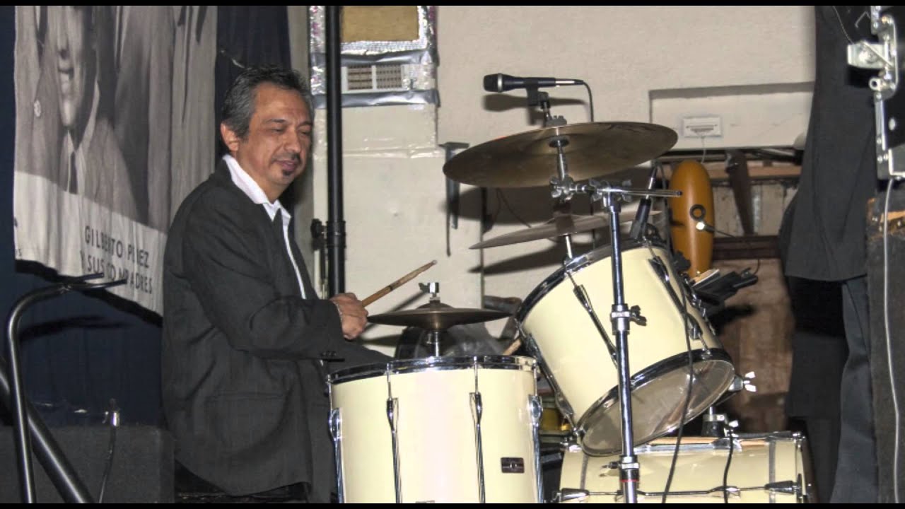 Gilberto Perez y Sus Compadres - Noche de Carnival - YouTube