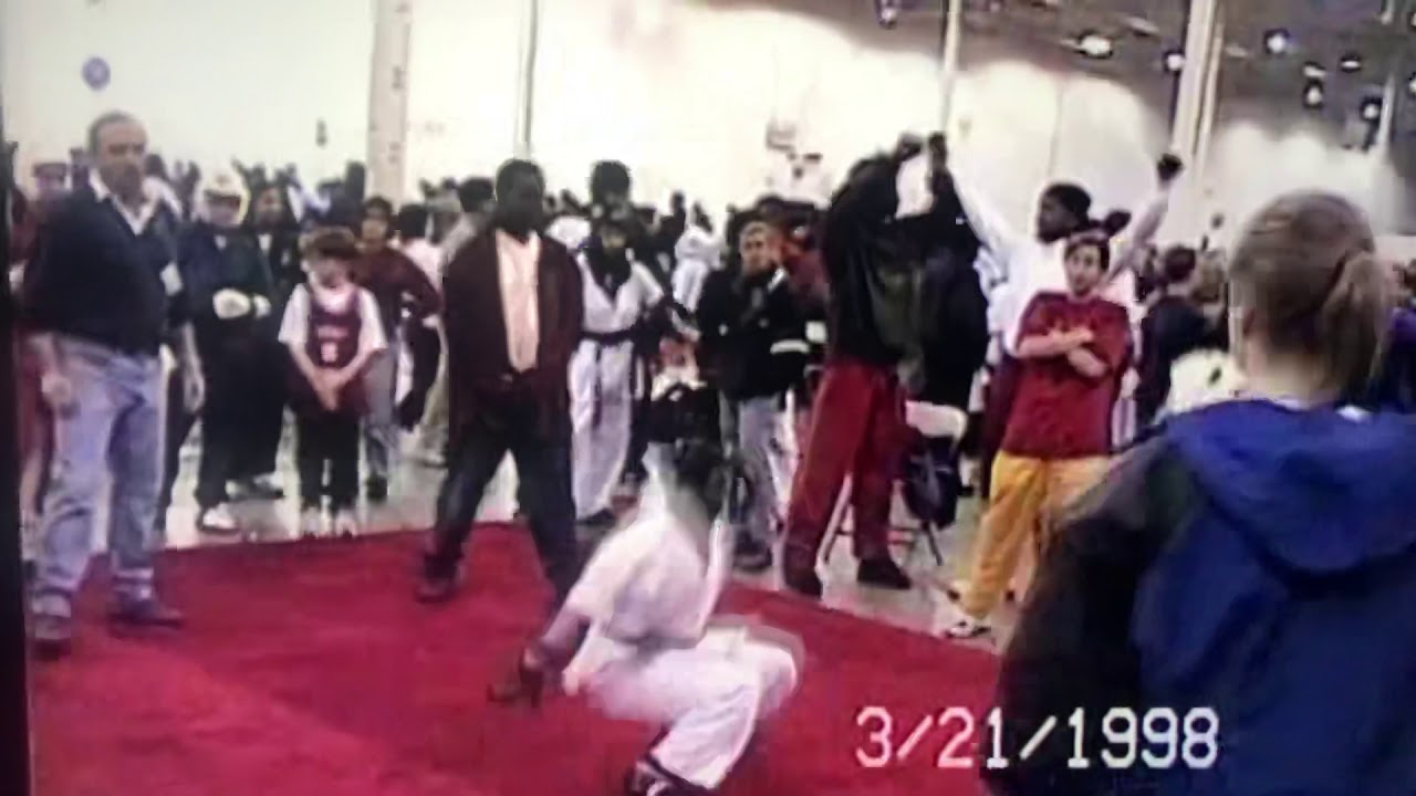 Amanda Fortenberry sparring at a Charlie Lee Tournament 1998 - YouTube