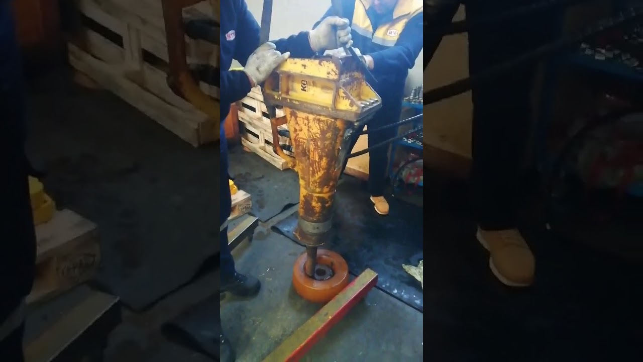 Montabert SC16 - YouTube