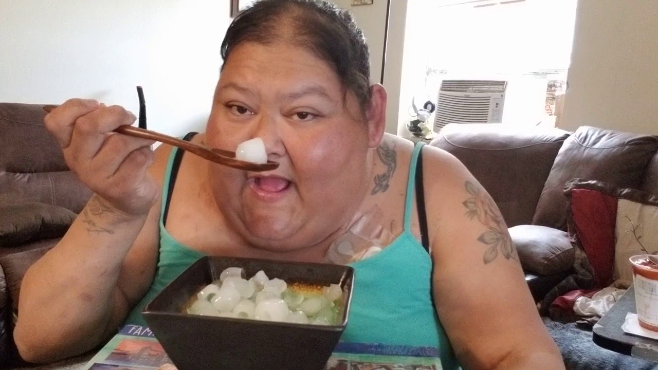 Eating igloo ice with juice - YouTube