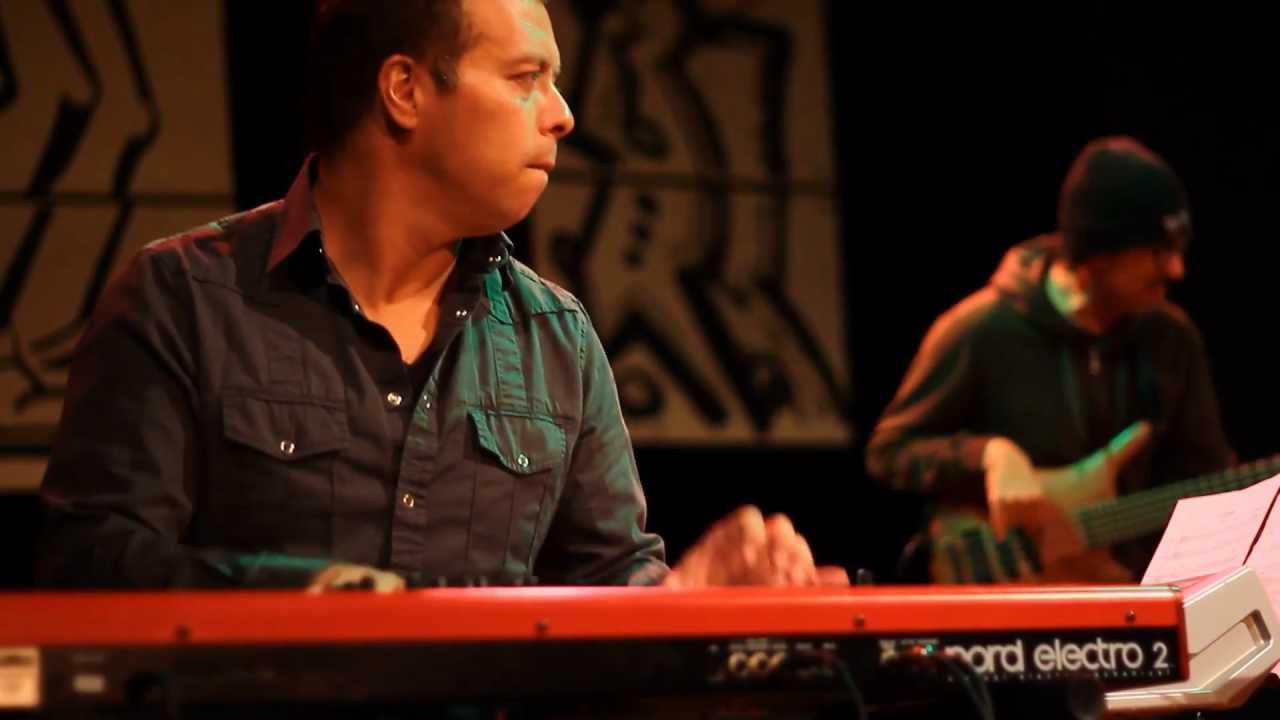 Todd Clouser's A love electric - Little boxes (live) - YouTube