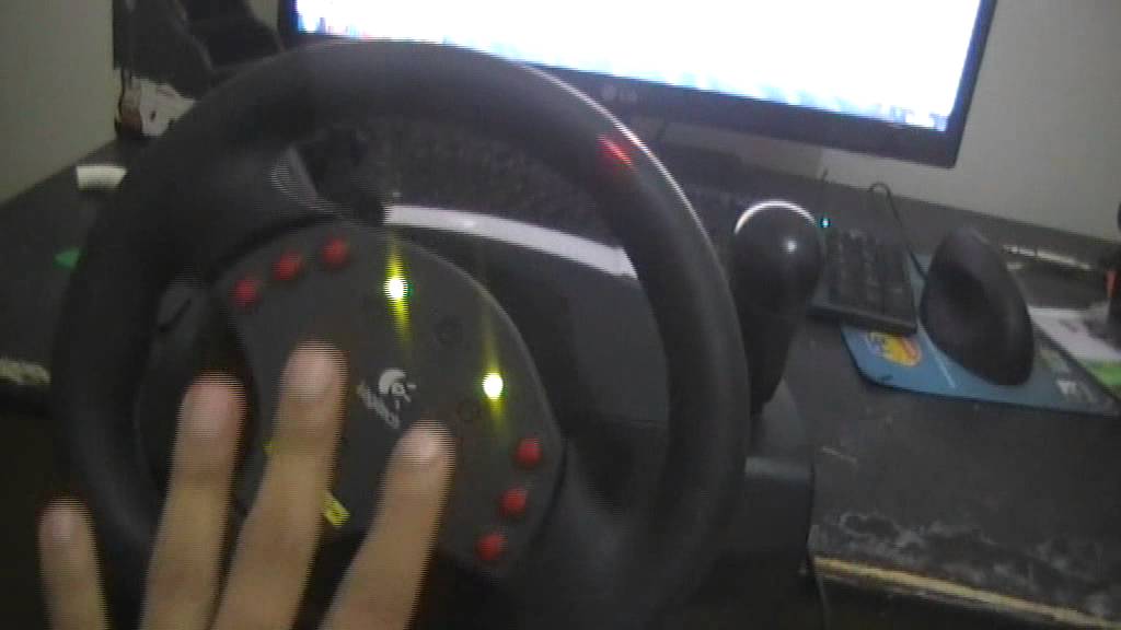 Volante Momo Racing Logitech - YouTube