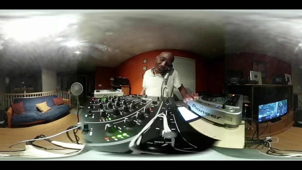 2 Decks, House Music & e5... - YouTube
