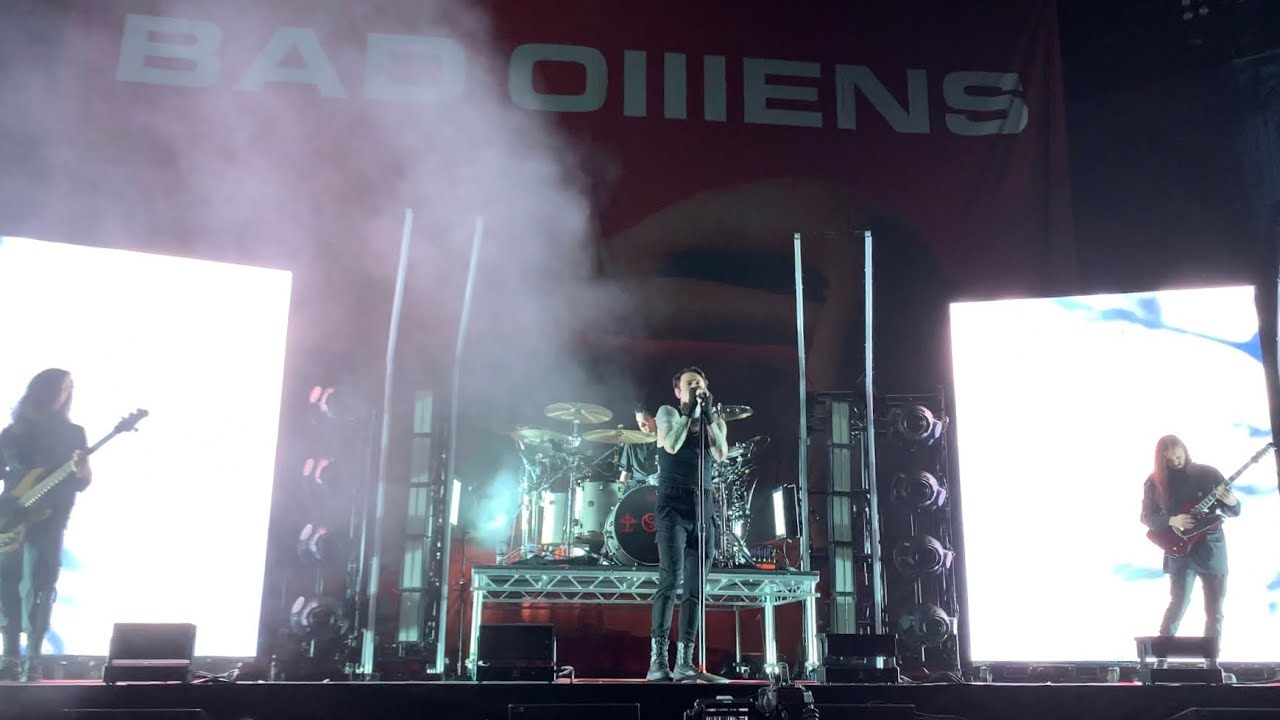 Bad Omens - Just Pretend (4K Live) - YouTube