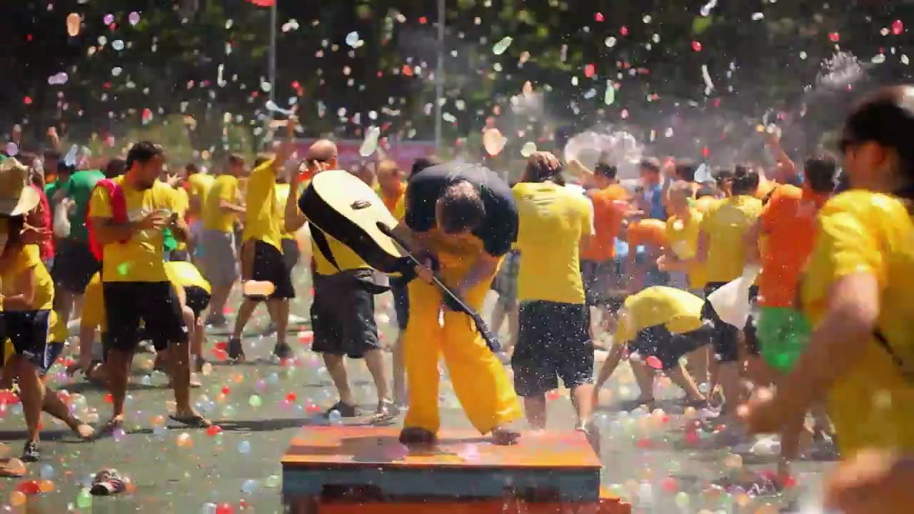 BYU Water Balloon Fight 2010 - YouTube