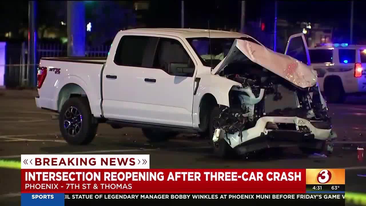 3-car crash closes central Phoenix intersection - YouTube