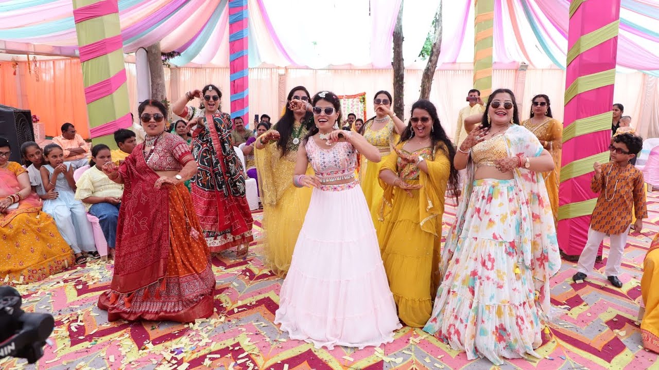 Best Haldi Mehandi Dance Mashup l Sisters Dance on Bhai ki Haldi - YouTube