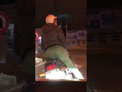 Trafikte dans eden çocuk