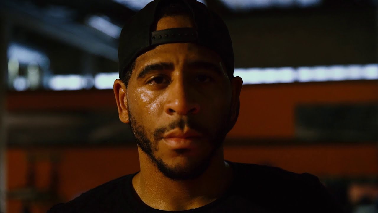 The boxer raising PTSD awareness in Chicago 'warzone' - YouTube