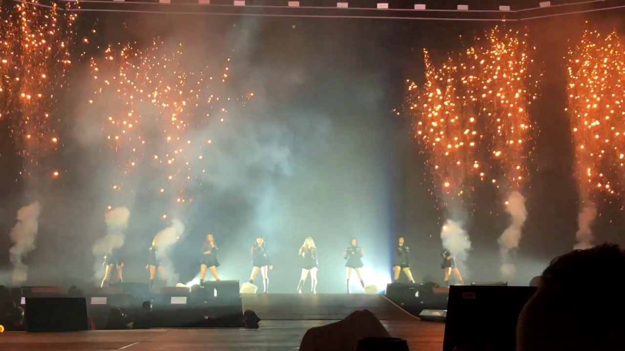 190723 TWICE (트와이스) - TOUCHDOWN - TWICELIGHTS Chicago - YouTube