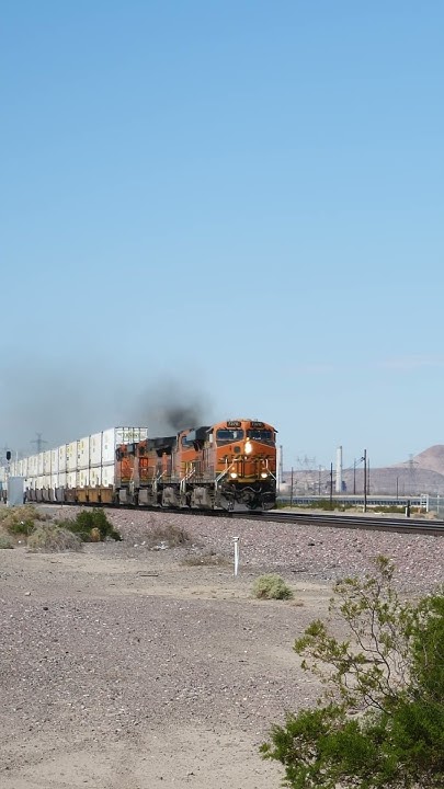BNSF 7370 EB Q TRAIN MP 733 NEEDLES SUB 10-13-2022 #railfanning #bnsf #bnsftrains - YouTube