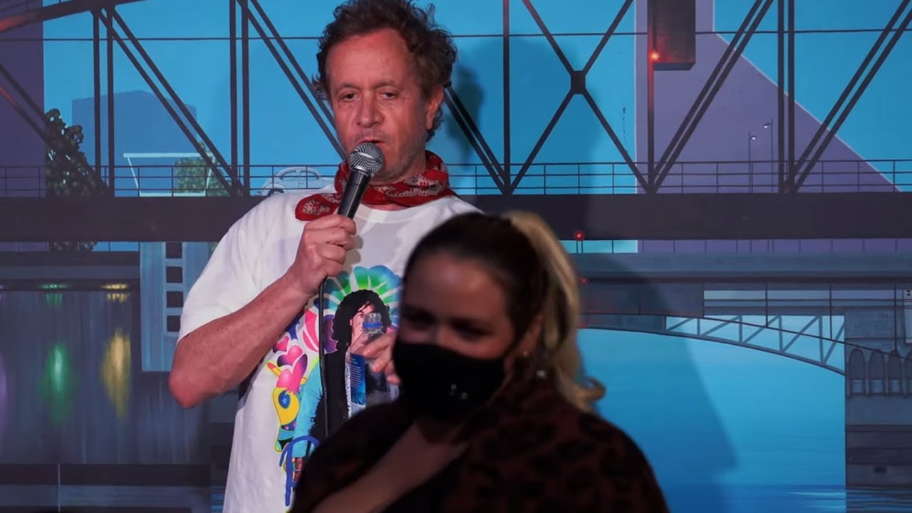 Woman in Front Row has Big Ones - YouTube