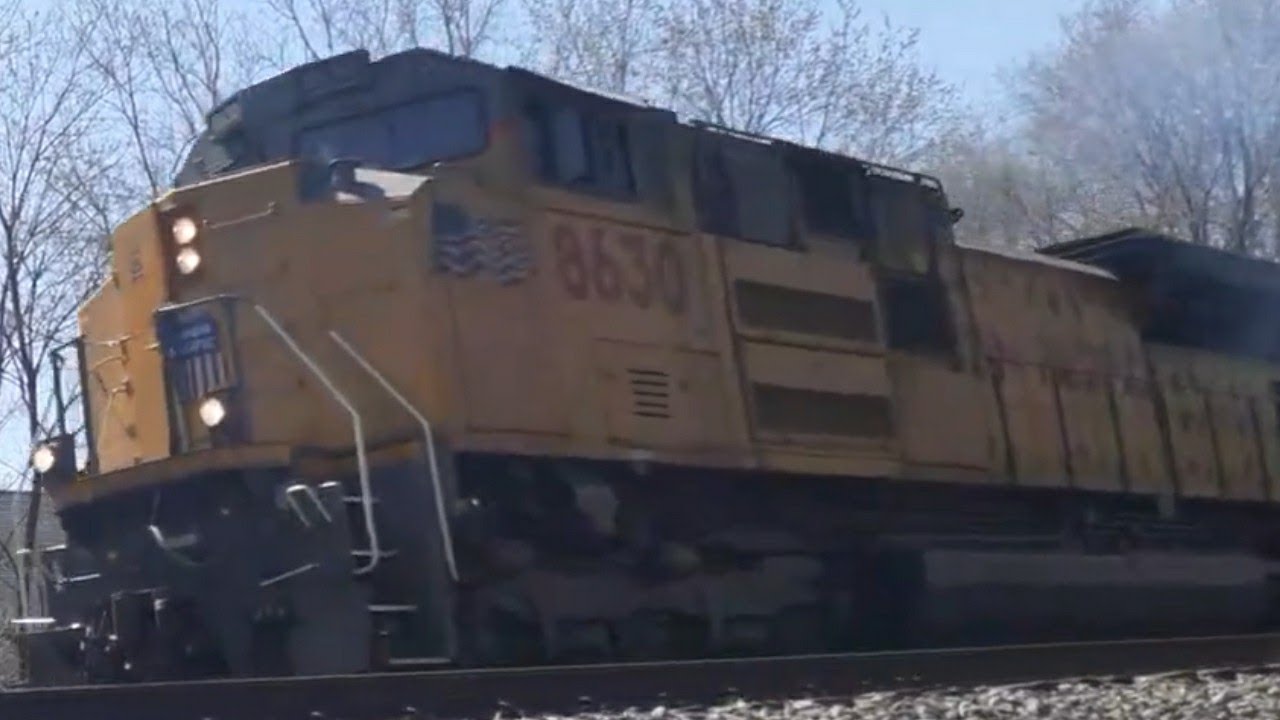 UP 8630 East at Chatsworth Street Bridge, Saint Paul April 14, 2023 ...