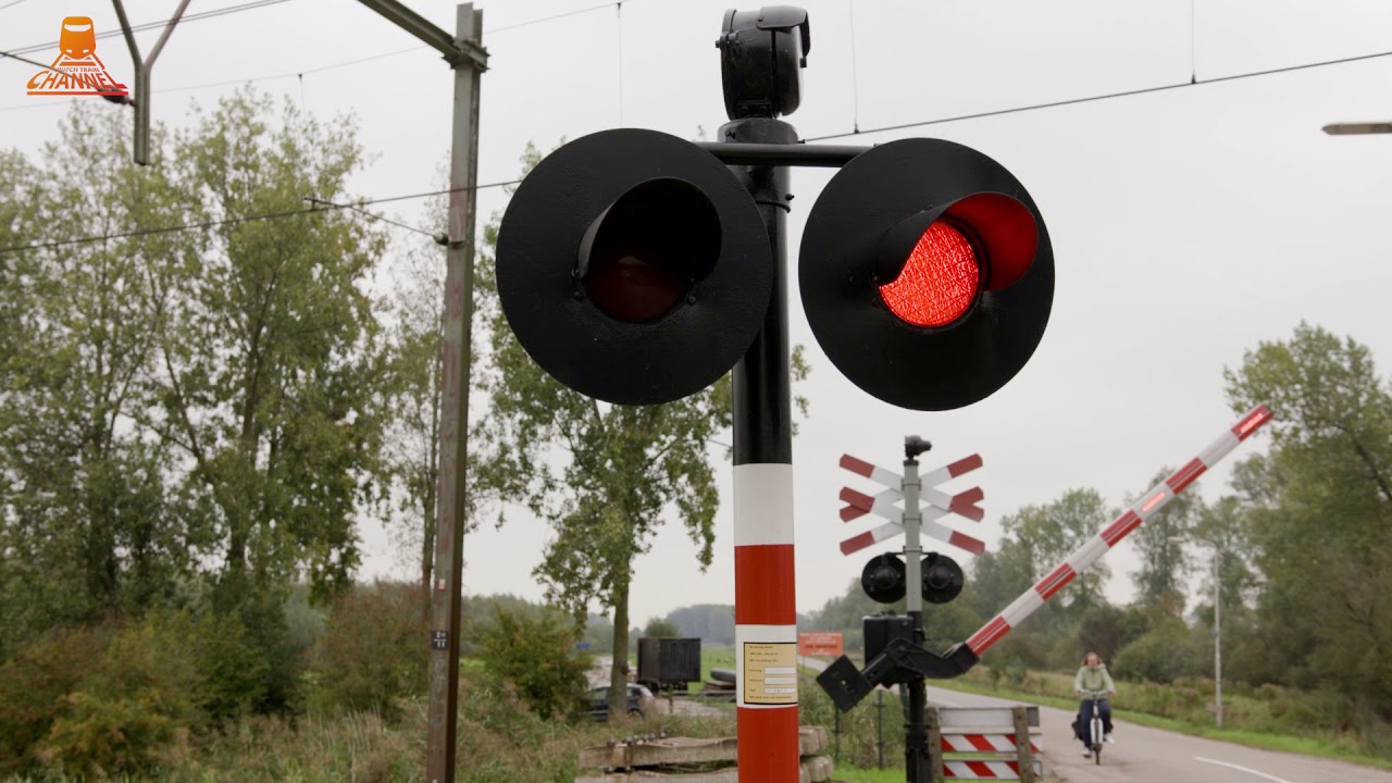 DUTCH RAILROAD CROSSING - Culemborg - Zeedijk - YouTube