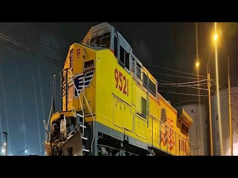 Fvca jt26cw-2b #702 & Emd sd40-2 #1023 & Ex U.P. c41-8w #9521 - YouTube