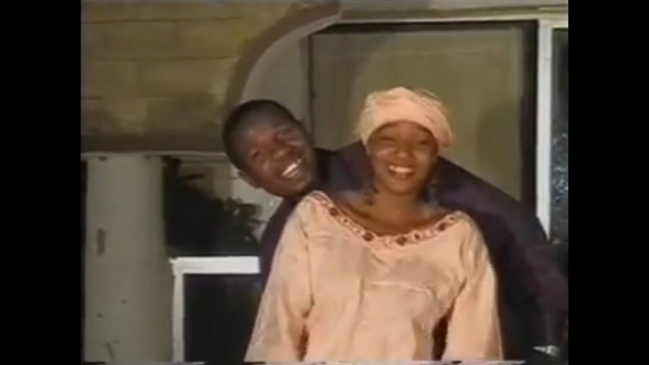 Tuna Baya 2005: Hadarin Soyaya | Maisona Old Hausa movie song - YouTube