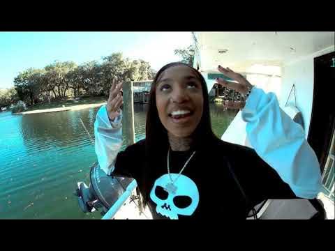 BKTHERULA - UH HUH (1 HOUR) - YouTube