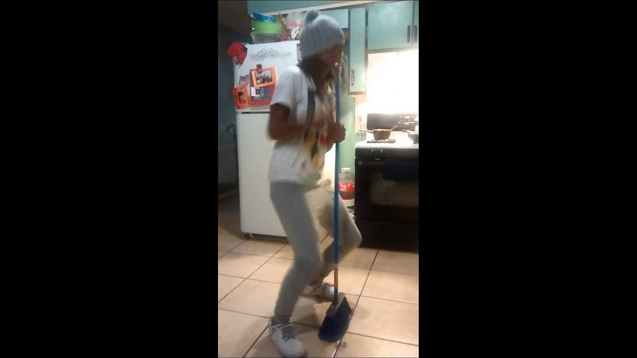 Bonquisha's debut and she's not even drunk yet - YouTube