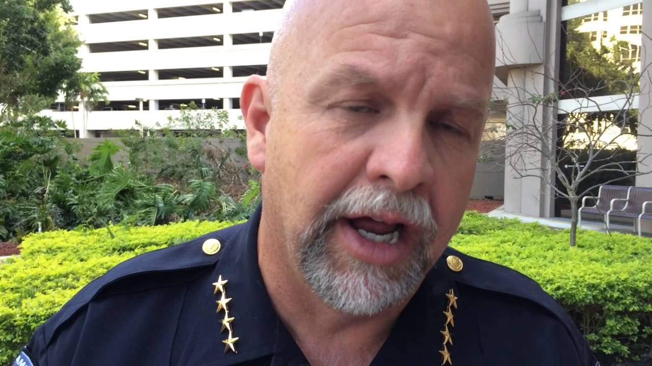 North Miami Beach police officer wounded in shooting - YouTube