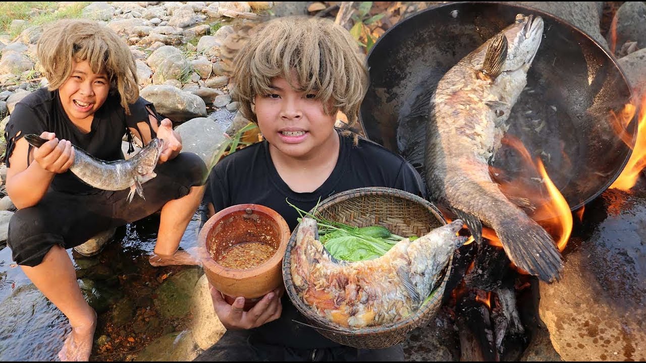 Technology Skills Food - Catch fish in the river and cooking fish ...