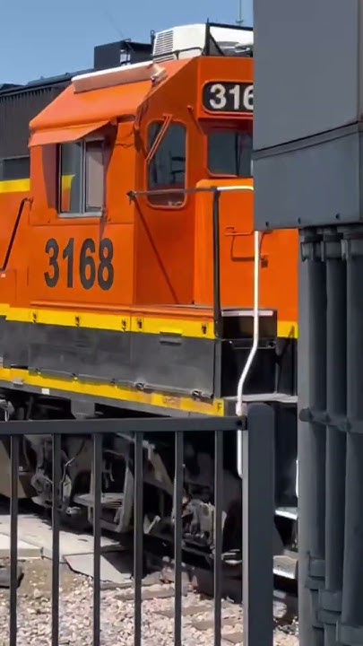 BNSF 3184 Powermove Broadway St Railroad Crossing Downtown Carrollton TX - YouTube
