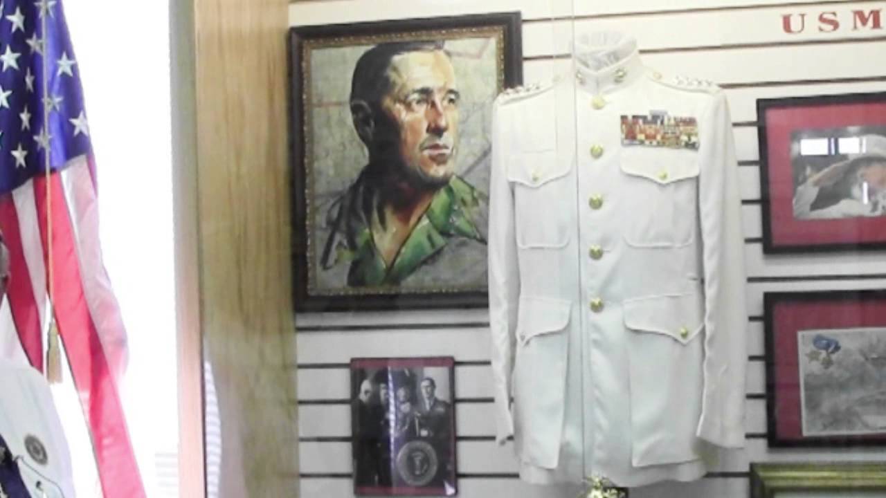 Gen. Raymond Davis, Medal of Honor Recipient - YouTube