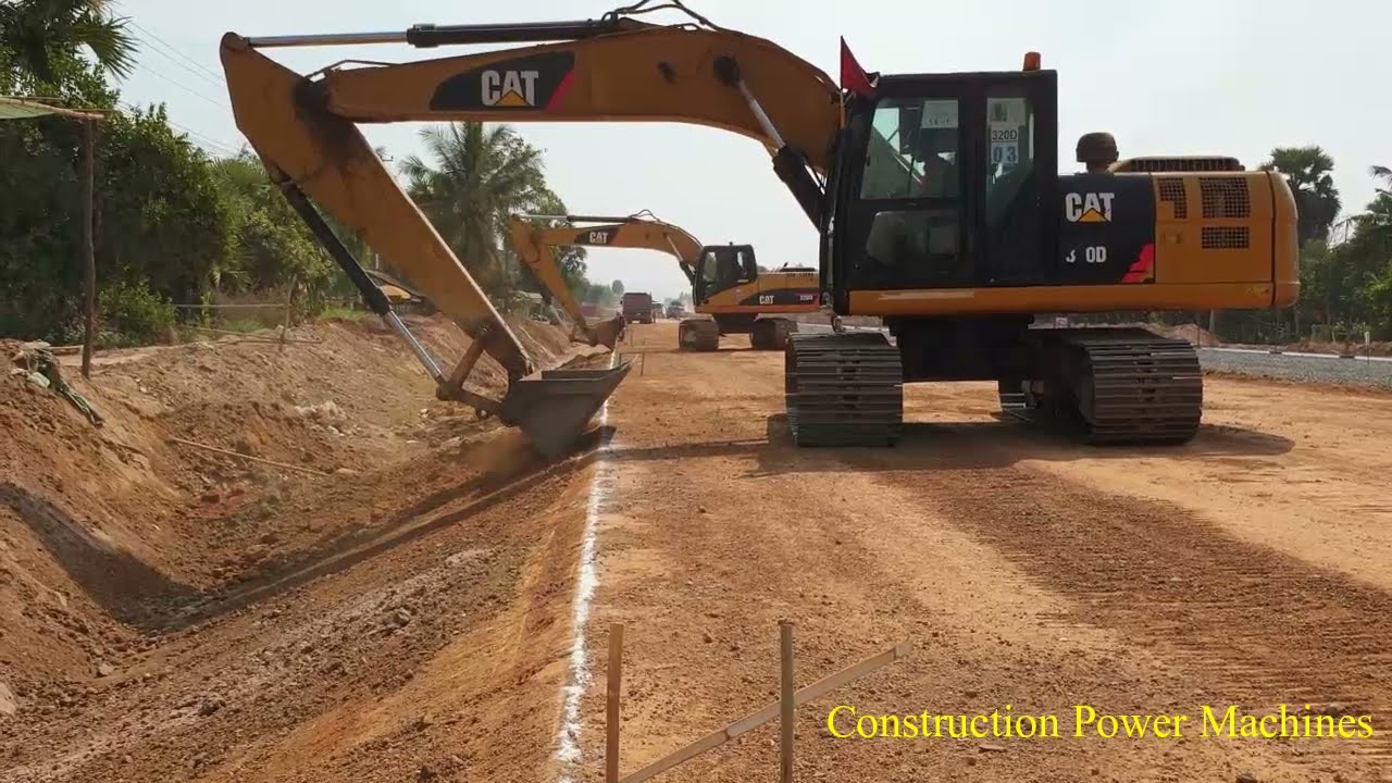 Excavator 320 Cat Skill Operator Trimming Slope Soil - YouTube