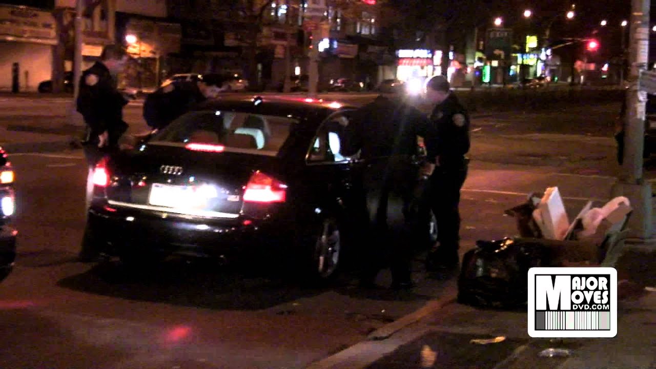 4 NYPD OFFICERS HOP OUT ON 3 SUSPECTS (CRAZY POLICE FOOTAGE) - YouTube
