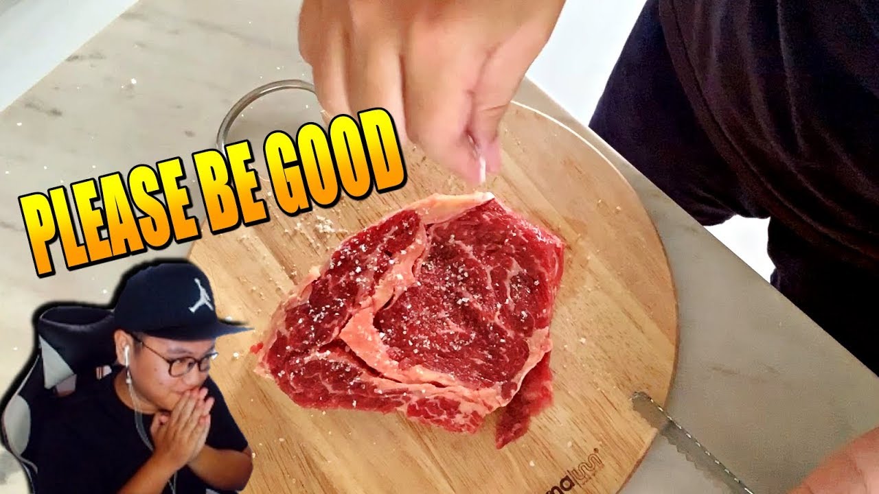 Streamer tries to cook steak - YouTube