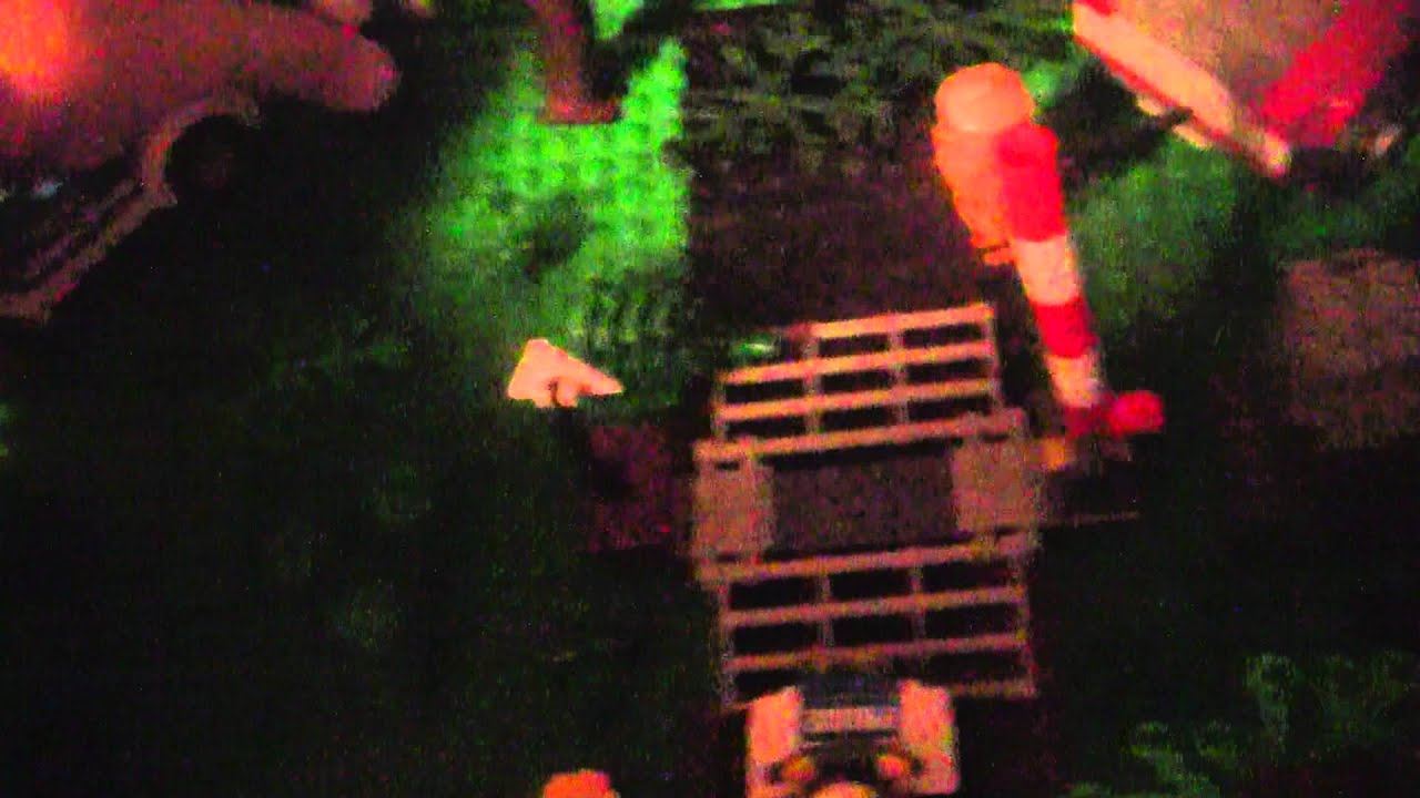 Lego alien invasion hostage moc - YouTube