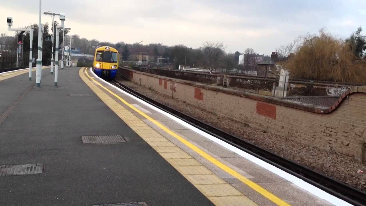 LycaMobile Overground Train arriving at Peckham Rye (Eastbound) - YouTube