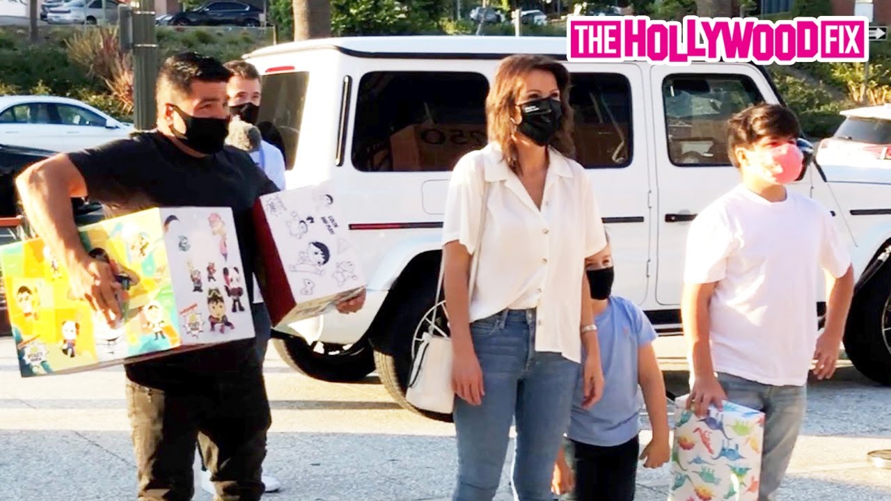 Addison Rae's Brother Enzo Lopez & Family Arrive To Sugar Factory With ...