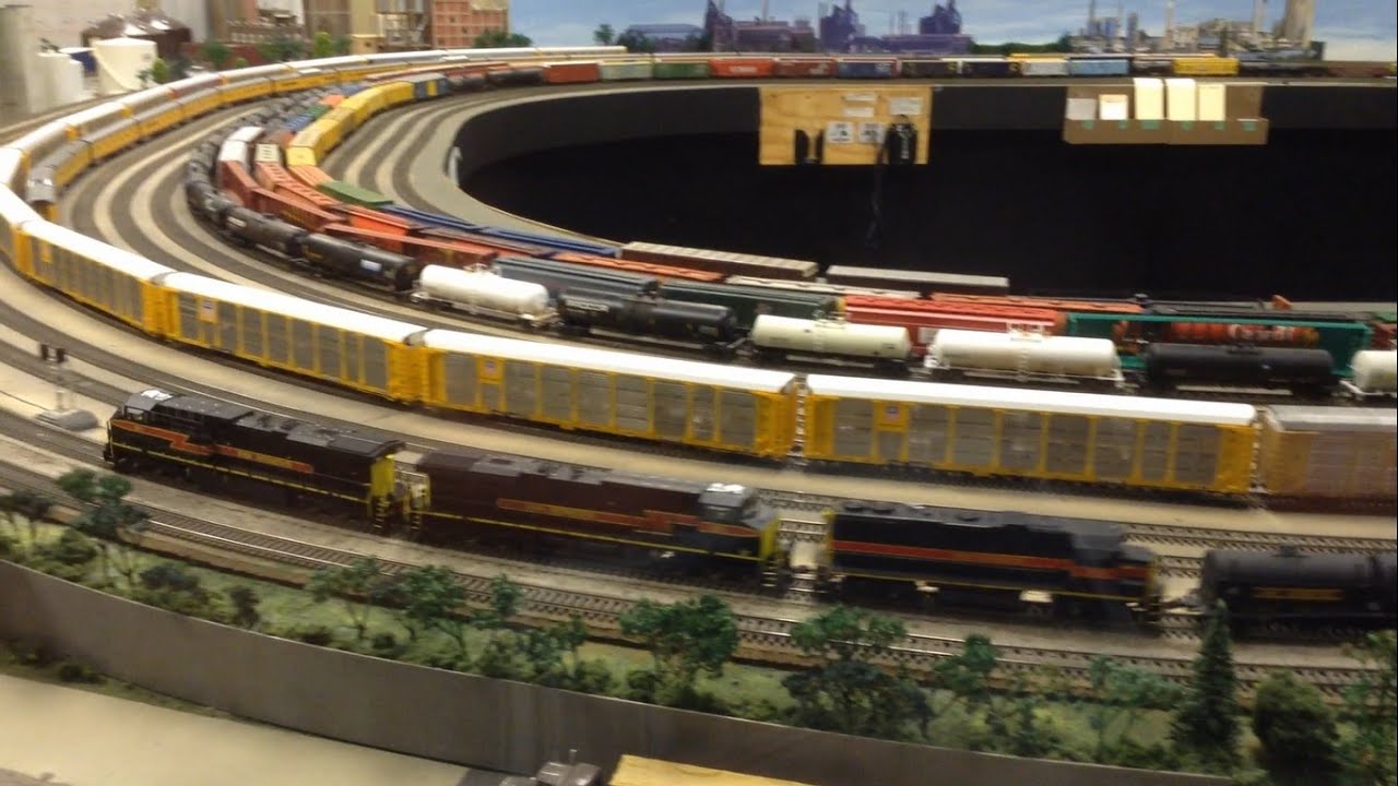 HO Scale Trains Running at the 2015 Iowa State Fair - YouTube