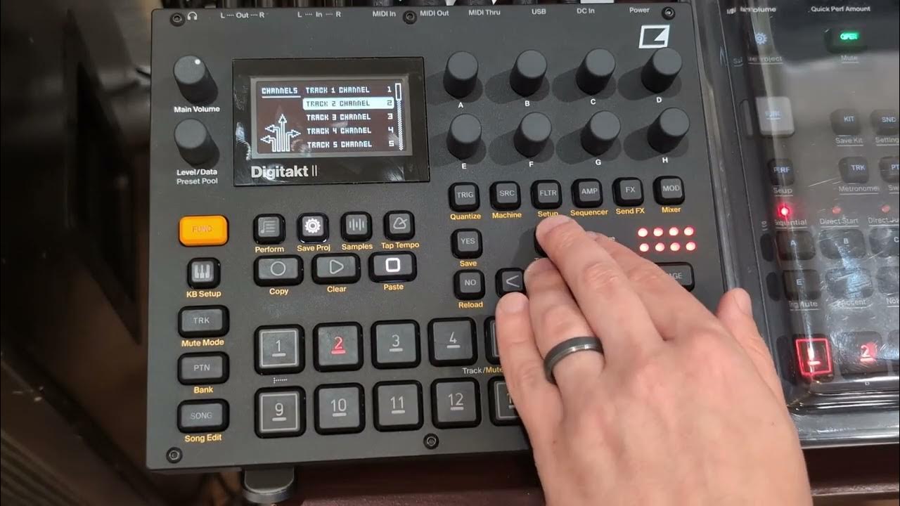 Simple Polyphonic keyboard on Digitakt using stock Ableton! - YouTube