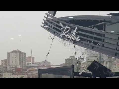 Fırtına İstanbul'un ilk videoları.  Inanılmaz .  korkunç