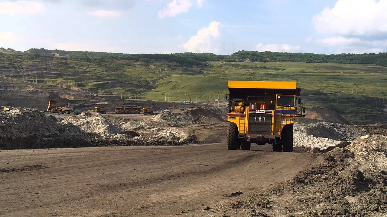 BEML BH100 in Lampang Thailand - YouTube