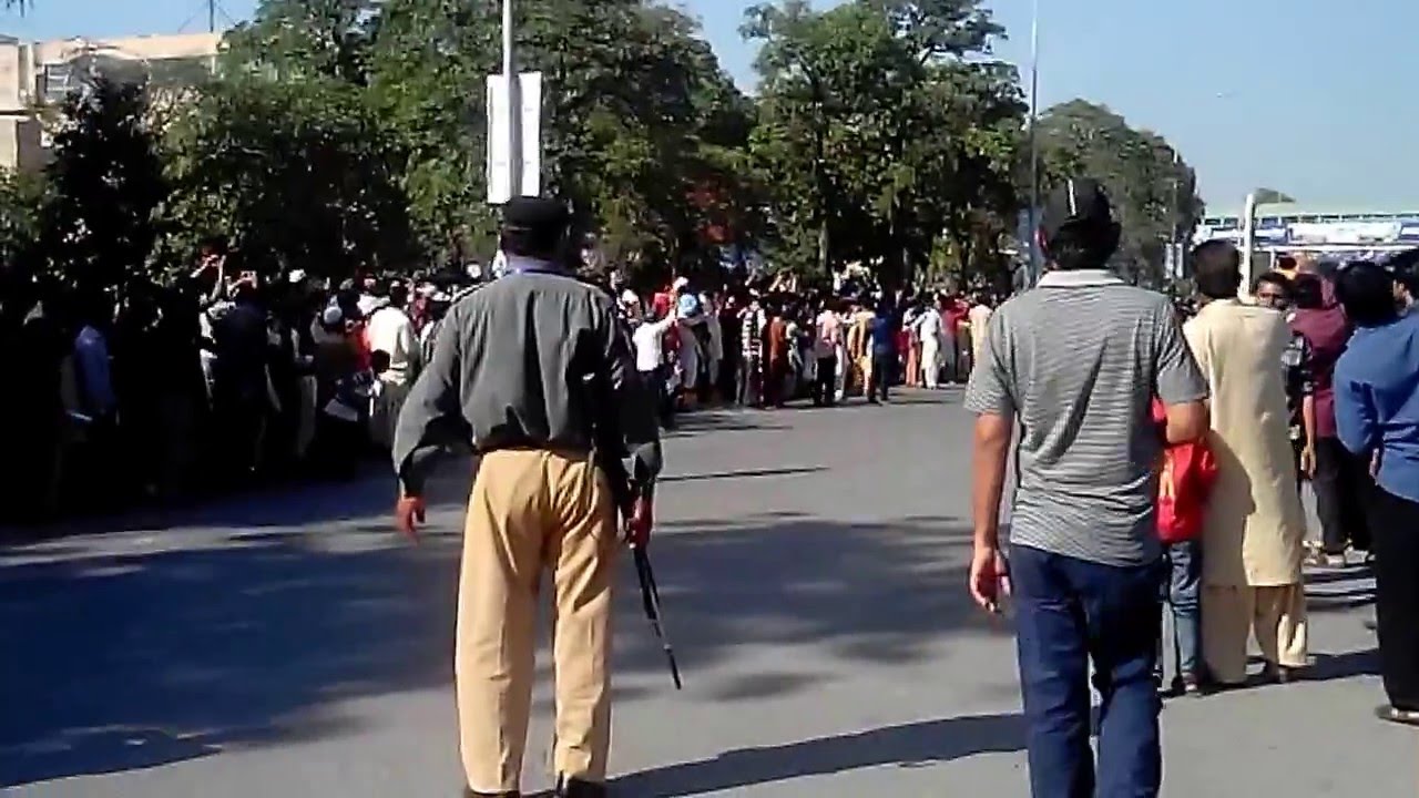 Pakistan Traffic Police Best Entry In Lahore - YouTube