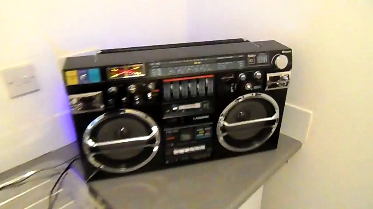 931 Bluetooth Lasonic boombox - YouTube