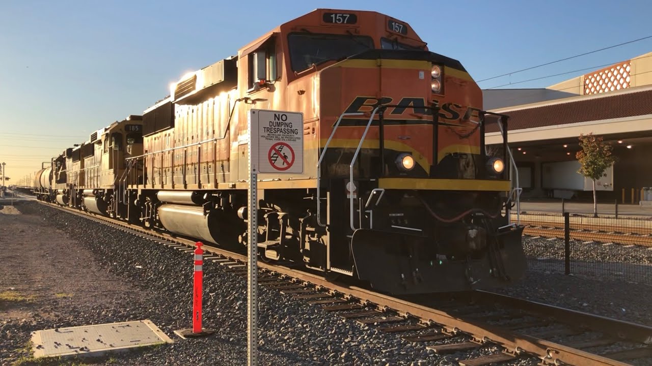 BNSF GP60M-3/GP60 Pasadena Local At Azusa - YouTube