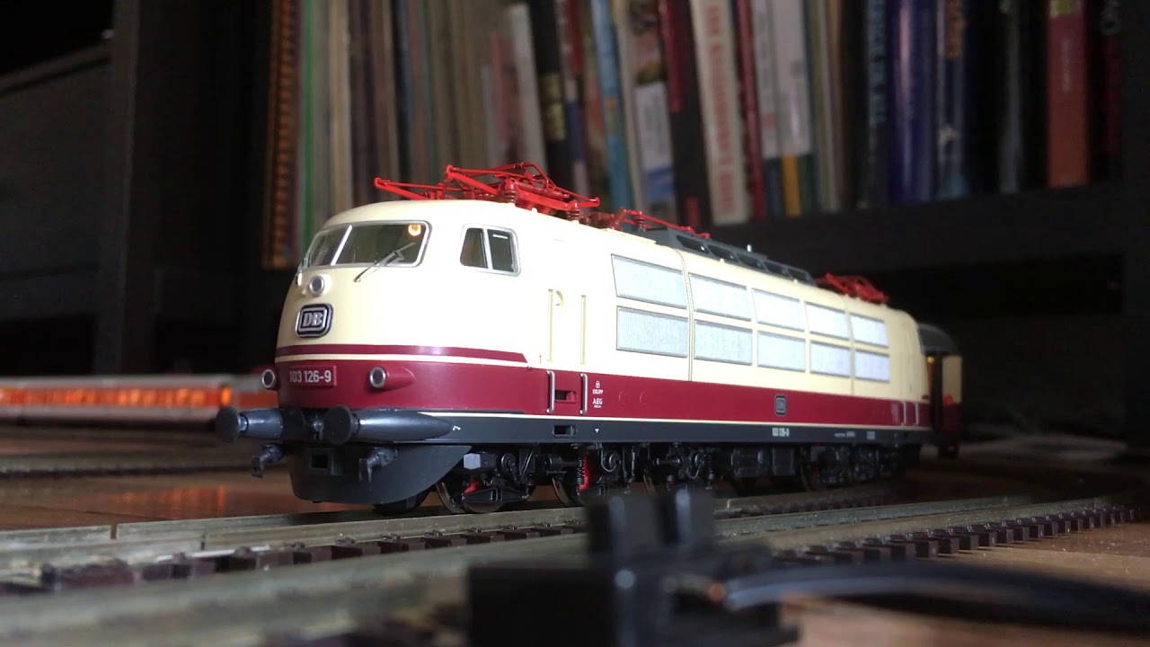 Piko 51670, E 103 126-9 - YouTube