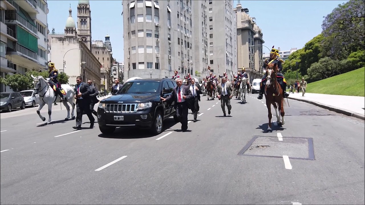 ESCOLTA PRESIDENTE DE CUBA - YouTube