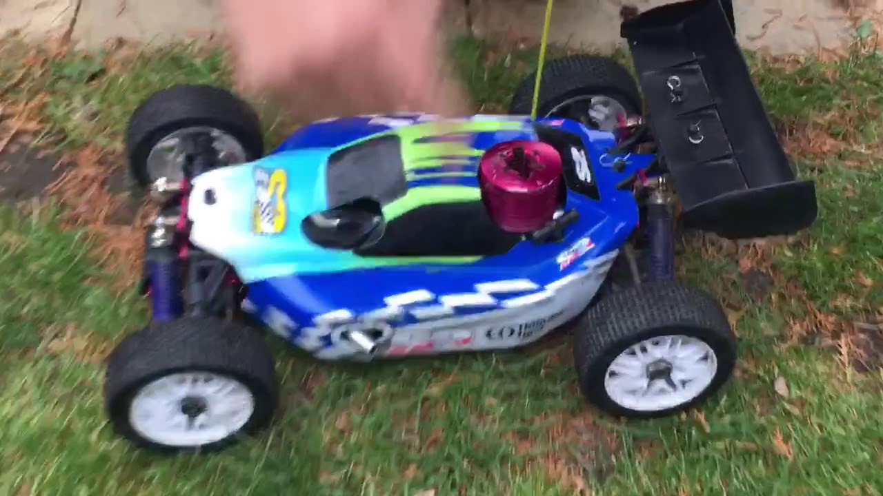 Thunder Tiger EB4 Demo - YouTube