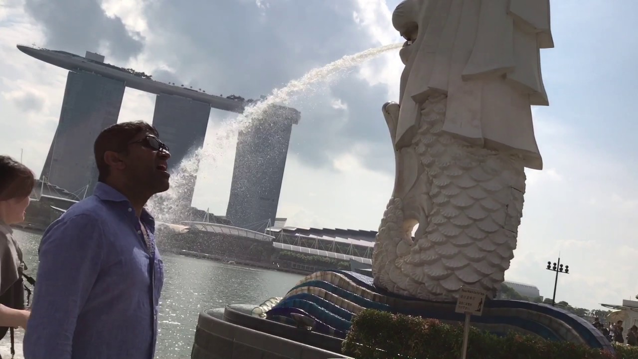 Merlion Half lion half Fish Singapore - YouTube