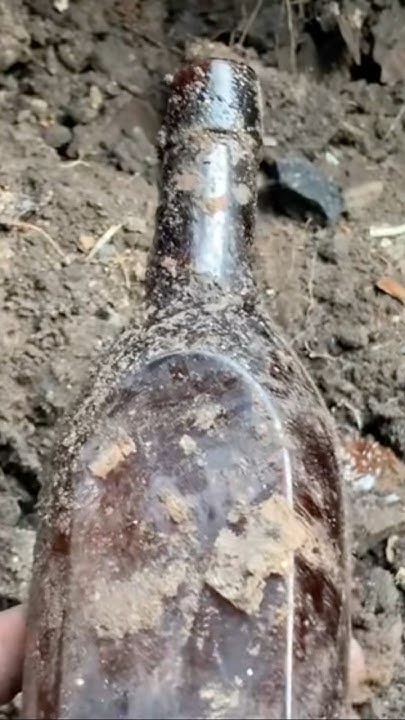 Live excavation of several bottles found Mudlarking & bottle digging Glasgow Scotland - YouTube