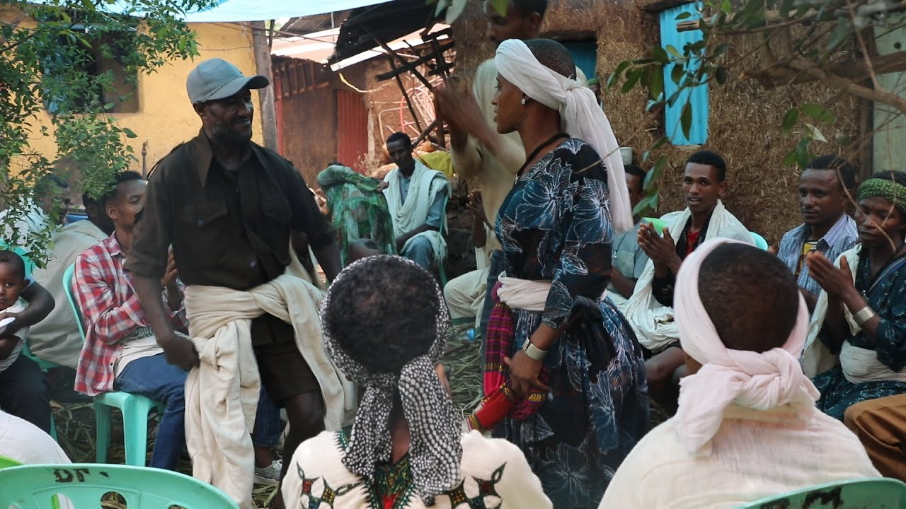 ቃውጢ የጎንደር ባህላዊ ጭፈራ | መልካም አዲስ አመት ethiopian new year 2017 #bahil # ...